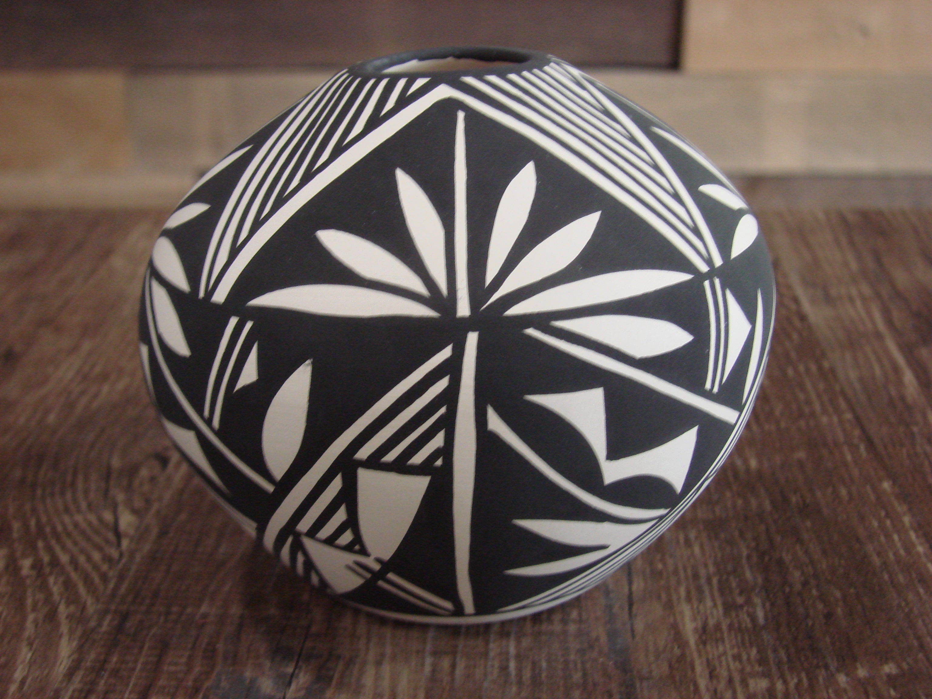 Native American Hand Painted Acoma Pottery by Concho– NTNM